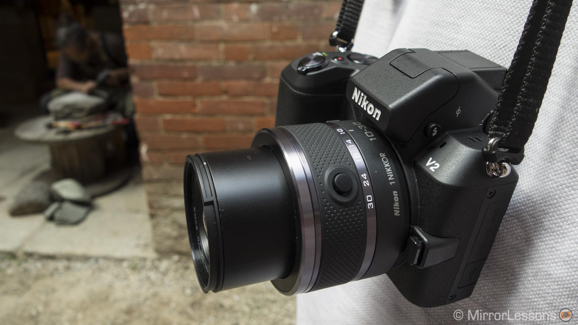 Nikon1-V2-first-impressions-product-1